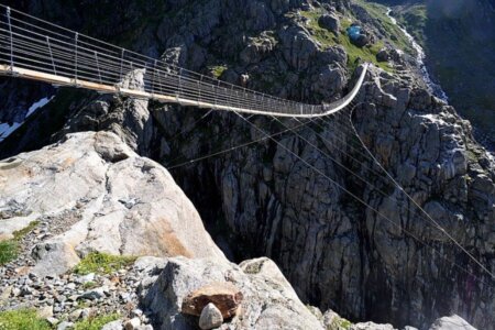 Dare to Cross: The 30 Most Dangerous Bridges in the World - Blossom