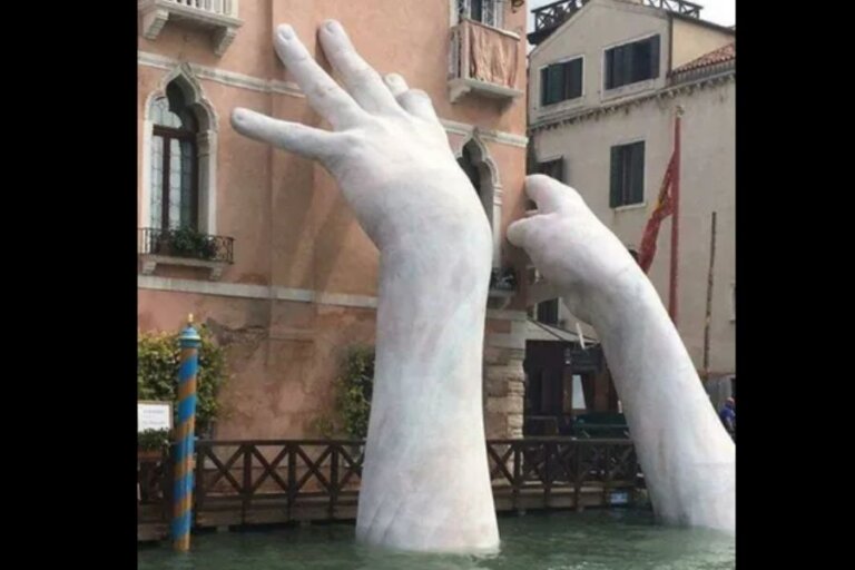 Photos of Mega Objects That We Can't Believe Are Actually Real - Blossom