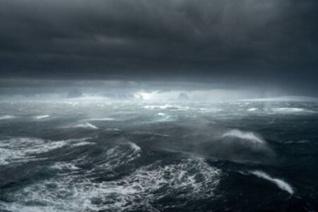 Photos That Will Trigger Your Fear of Deep Waters