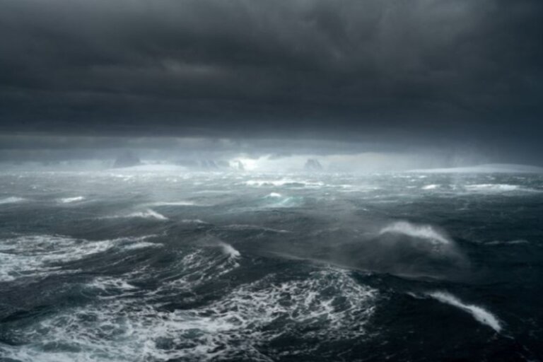 Photos That Will Trigger Your Fear of Deep Waters