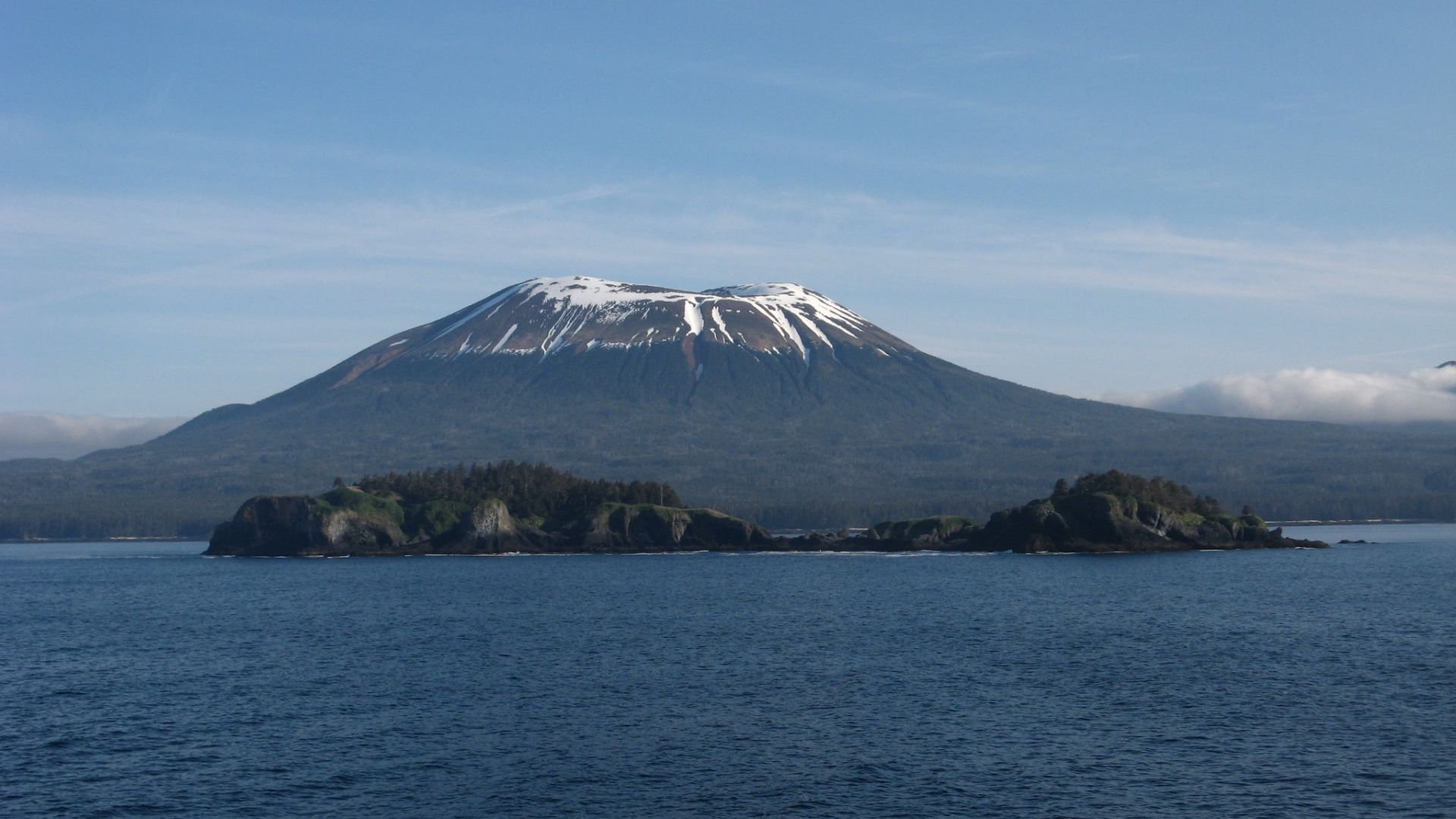 Dormant Volcano Reawakens After 800 Years, Shows Signs of Eruption ...