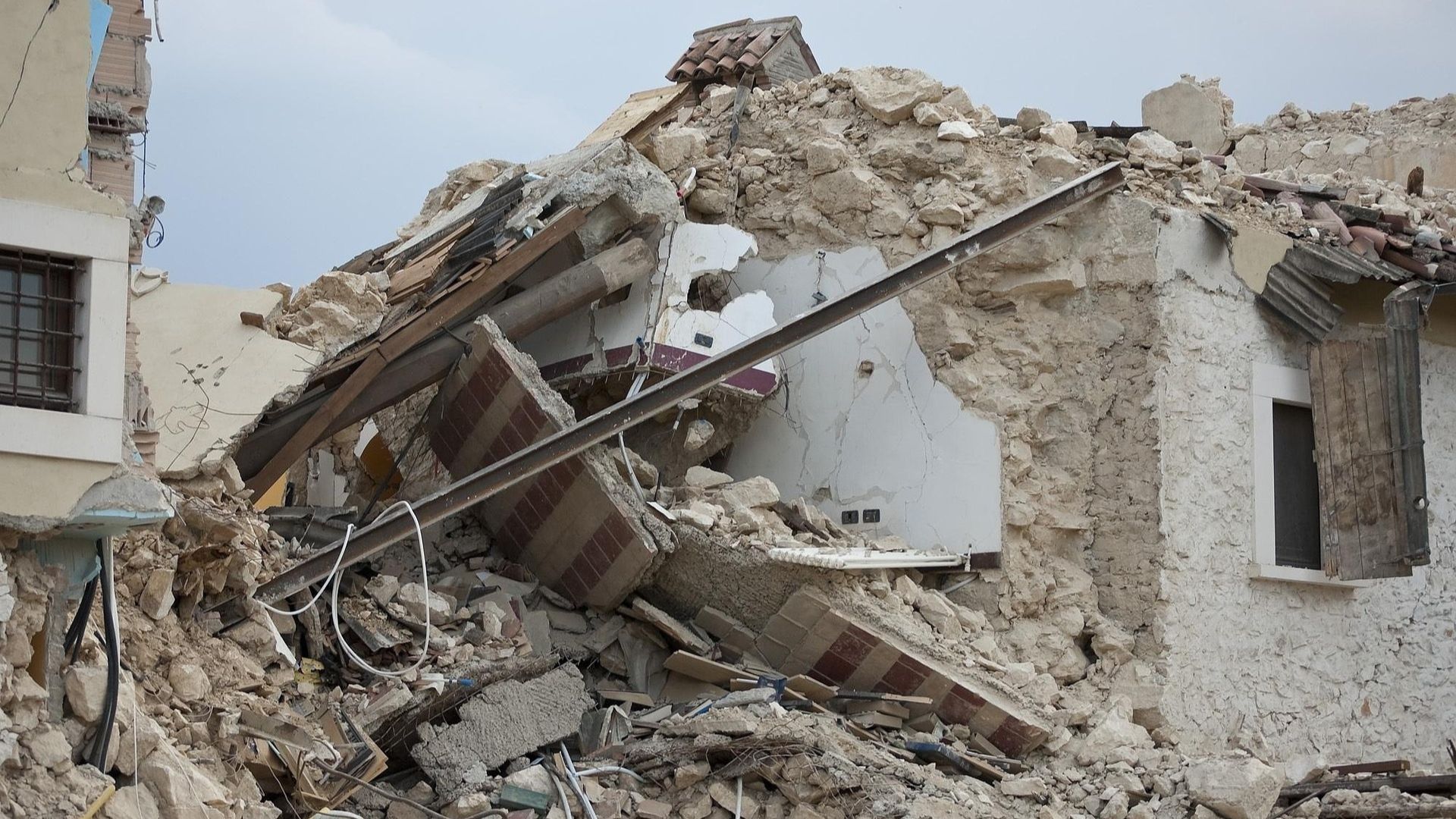 'Gateway to Hell' Supervolcano Wakes Up, Threatens 500,000 Residents in ...