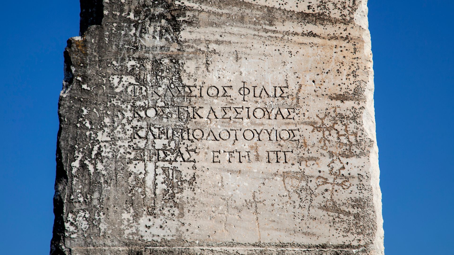 Scholars Finally Decode 'Unreadable' Ancient Roman Tablets That No One ...