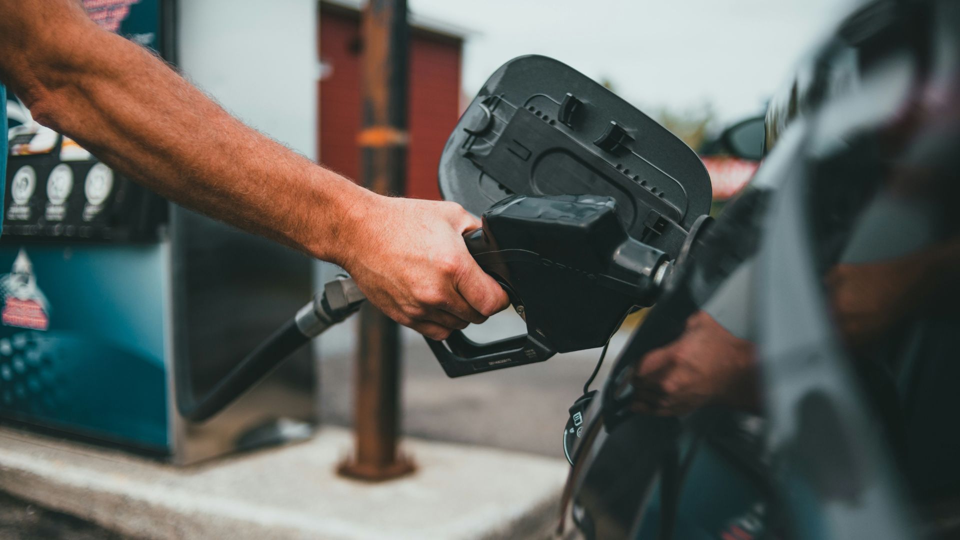 Gas Prices Fall Below $2 Per Gallon in 9 States as Trump Calls Drop ...